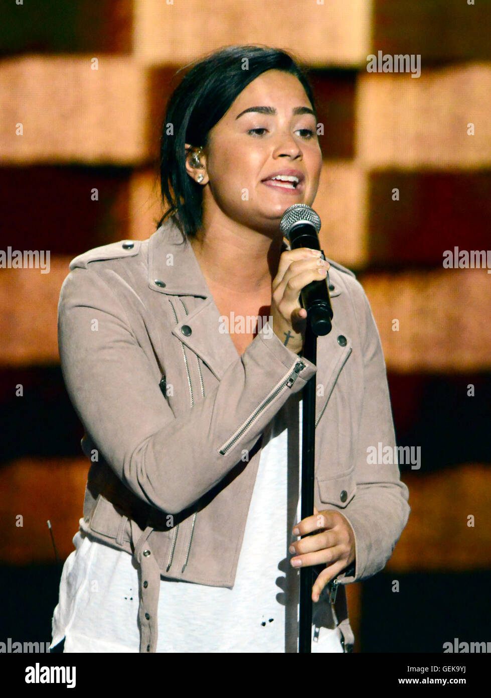 Philadelphia, uns. 25. Juli 2016. Demi Lovato probt vor ihr auf die ...
