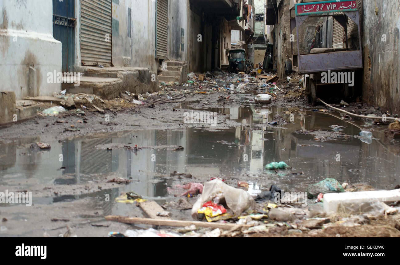 Garbage karachi -Fotos und -Bildmaterial in hoher Auflösung - Seite 2 ...