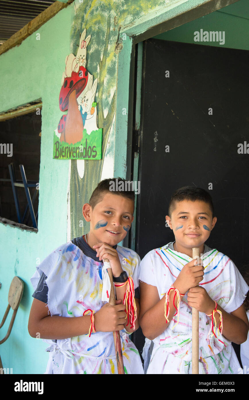 Traditional clothing costa rica -Fotos und -Bildmaterial in hoher ...