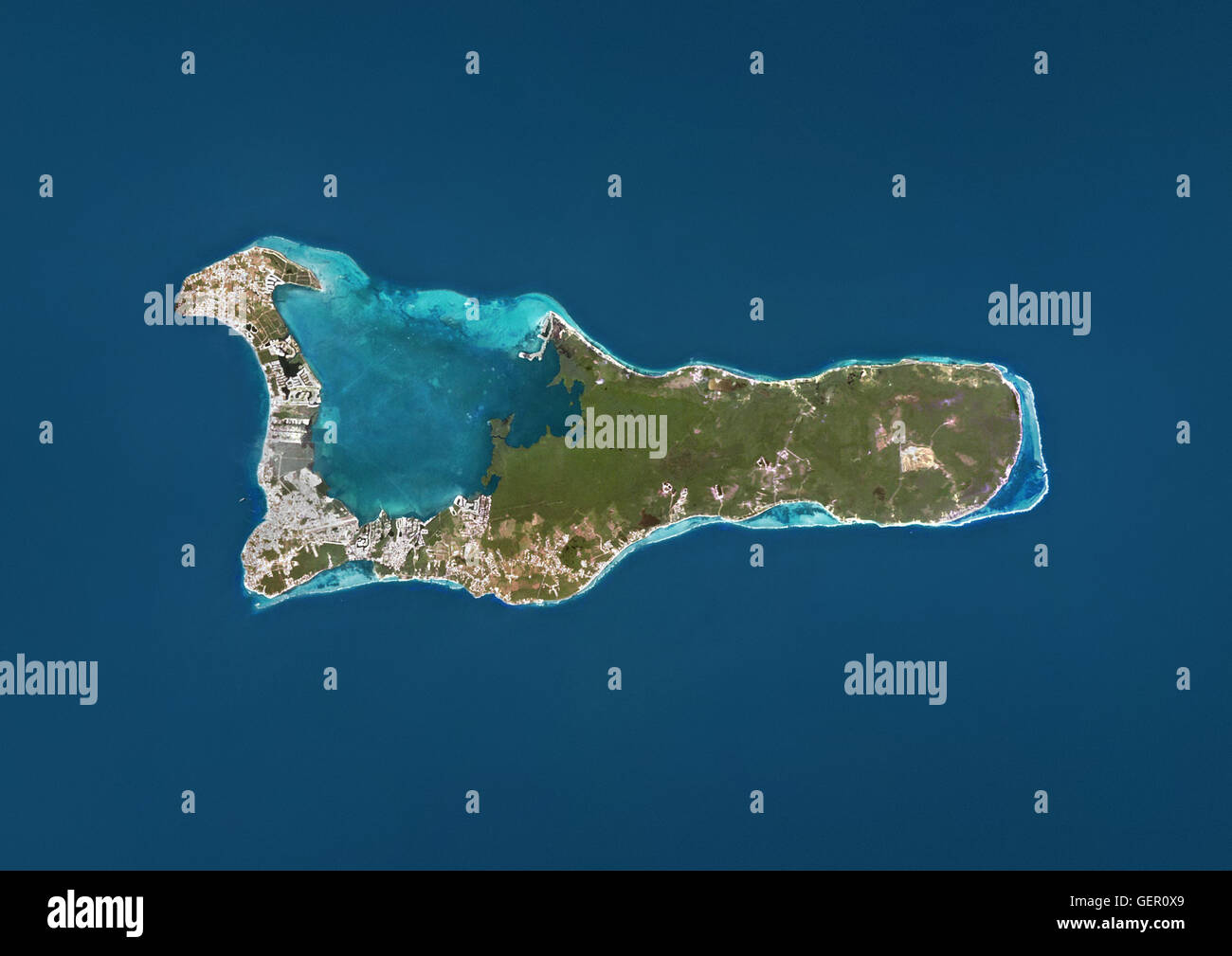 Satellitenansicht von Grand Cayman. Es ist die größte der drei ...