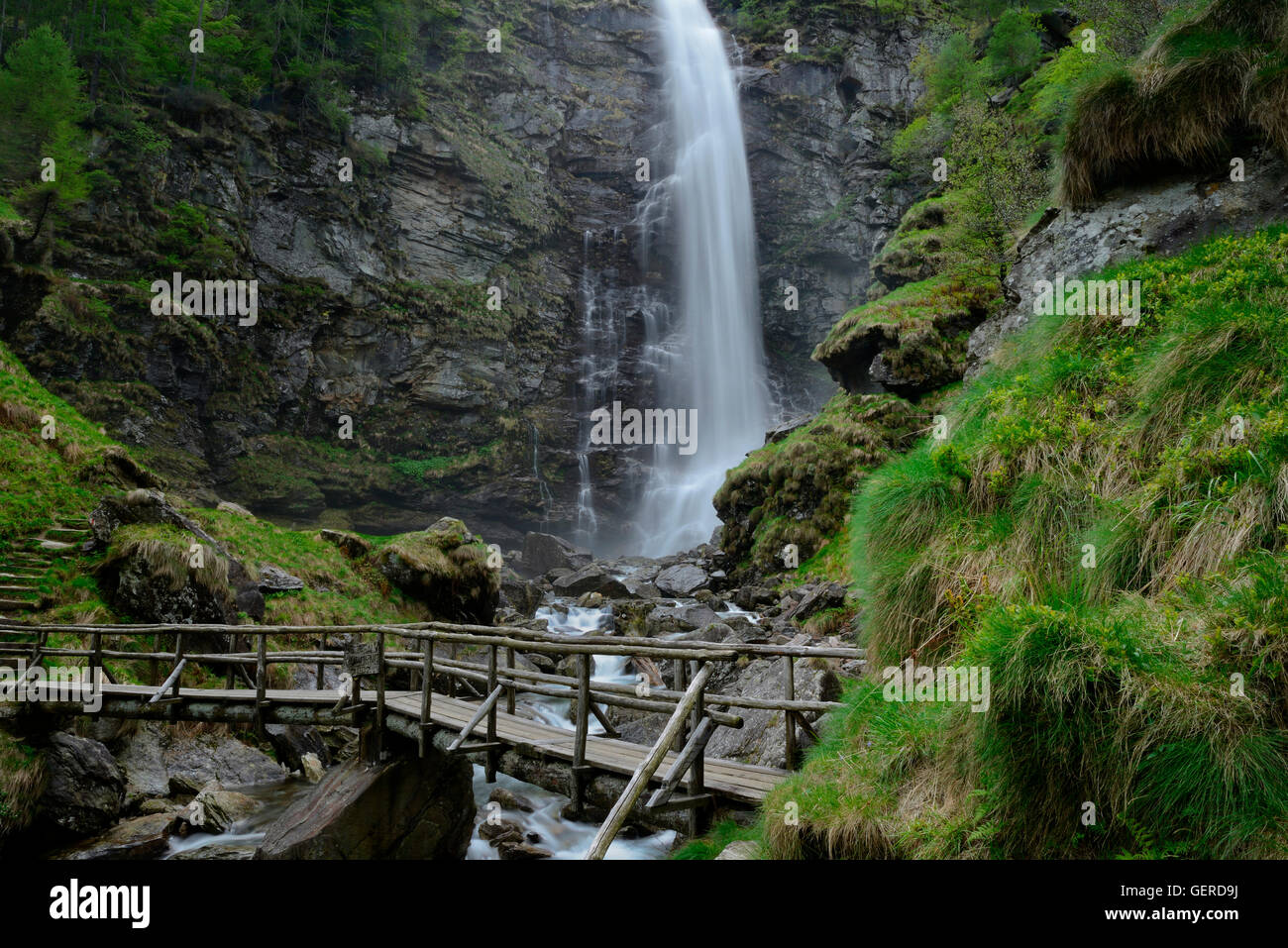 Froda-Wasserfall, Valle Verzasca Bei Sonogno, Froda, Tessin, Schweiz ...