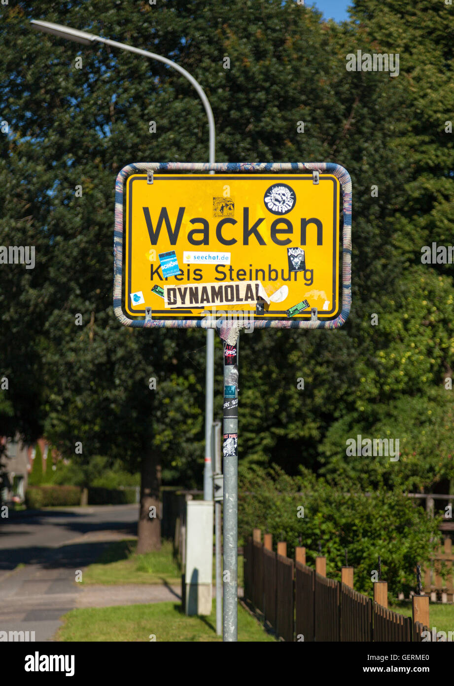 Wacken, Deutschland - 20. Juli 2016: Stadt begrenzt Zeichen von Wacken ...