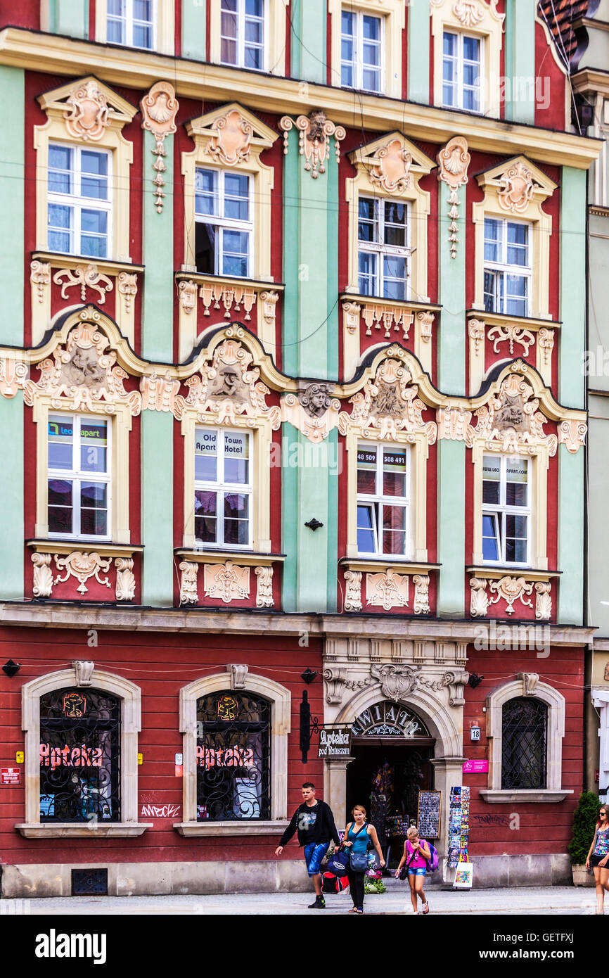 Eine kunstvolle und farbenfrohe Barockhaus Fassade in der Breslauer ...