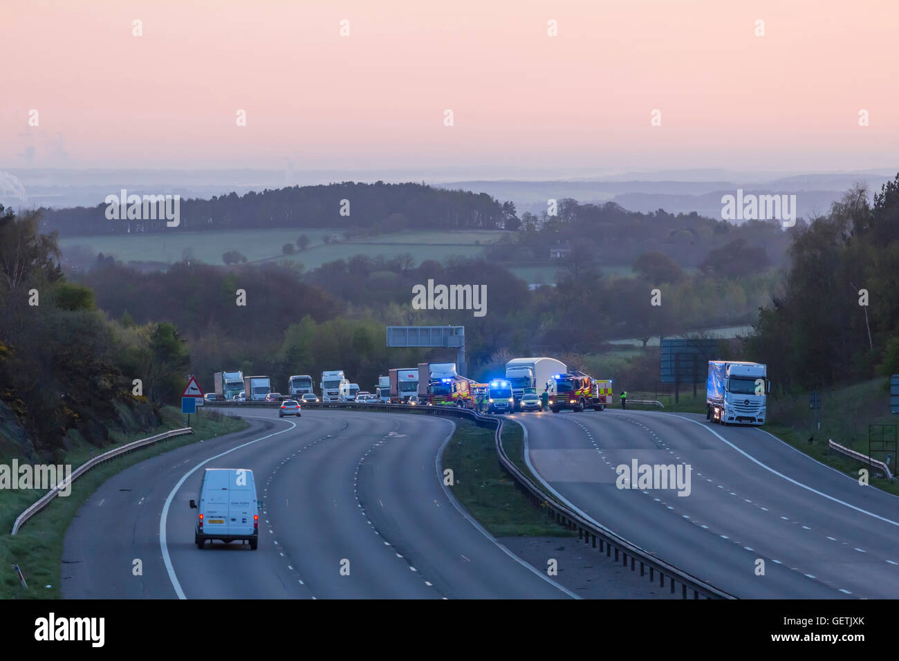 Ein schwerer Unfall auf der Autobahn M1 Stockfotografie - Alamy