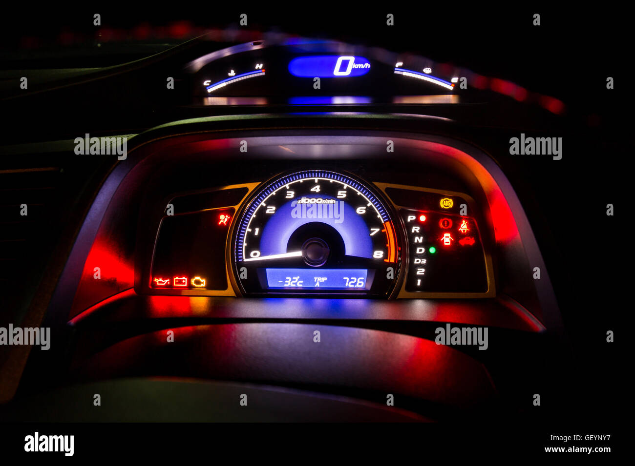 Moderne Auto Armaturenbrett Instrumententafel und digitalen Tacho in ...