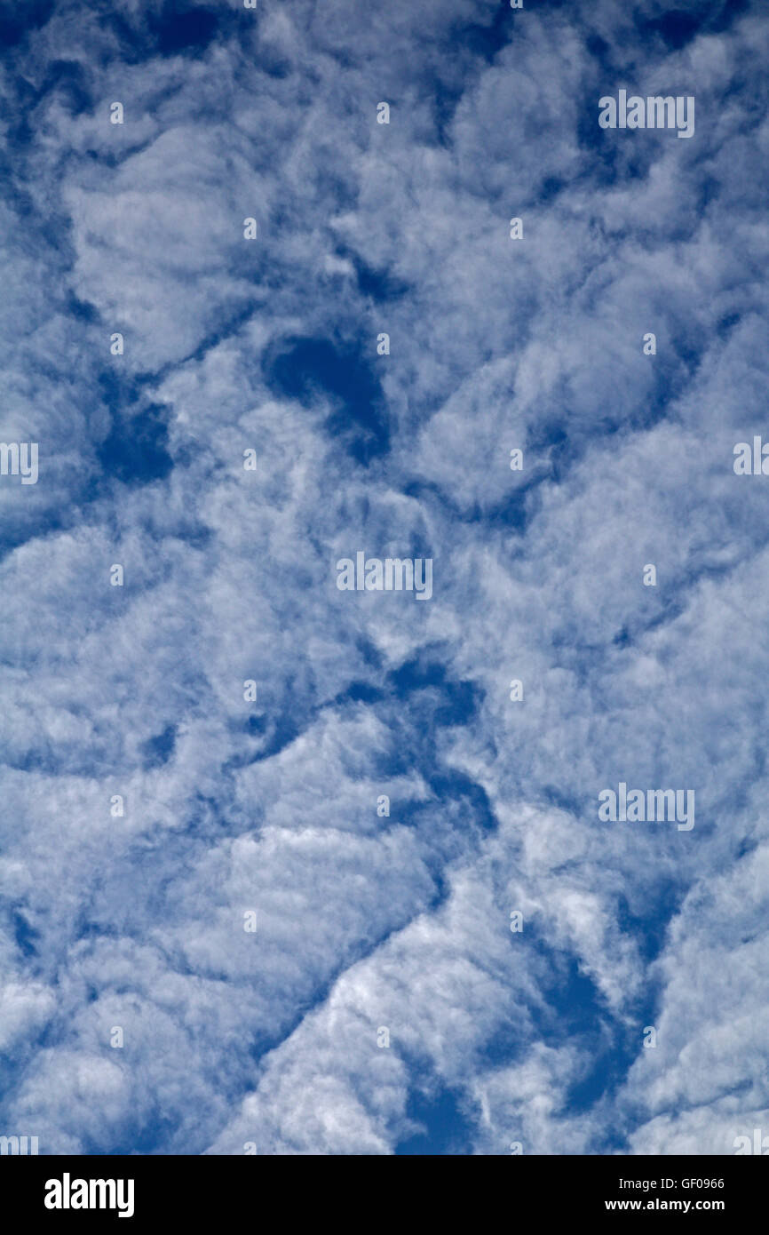 Altocumulus wolken -Fotos und -Bildmaterial in hoher Auflösung – Alamy