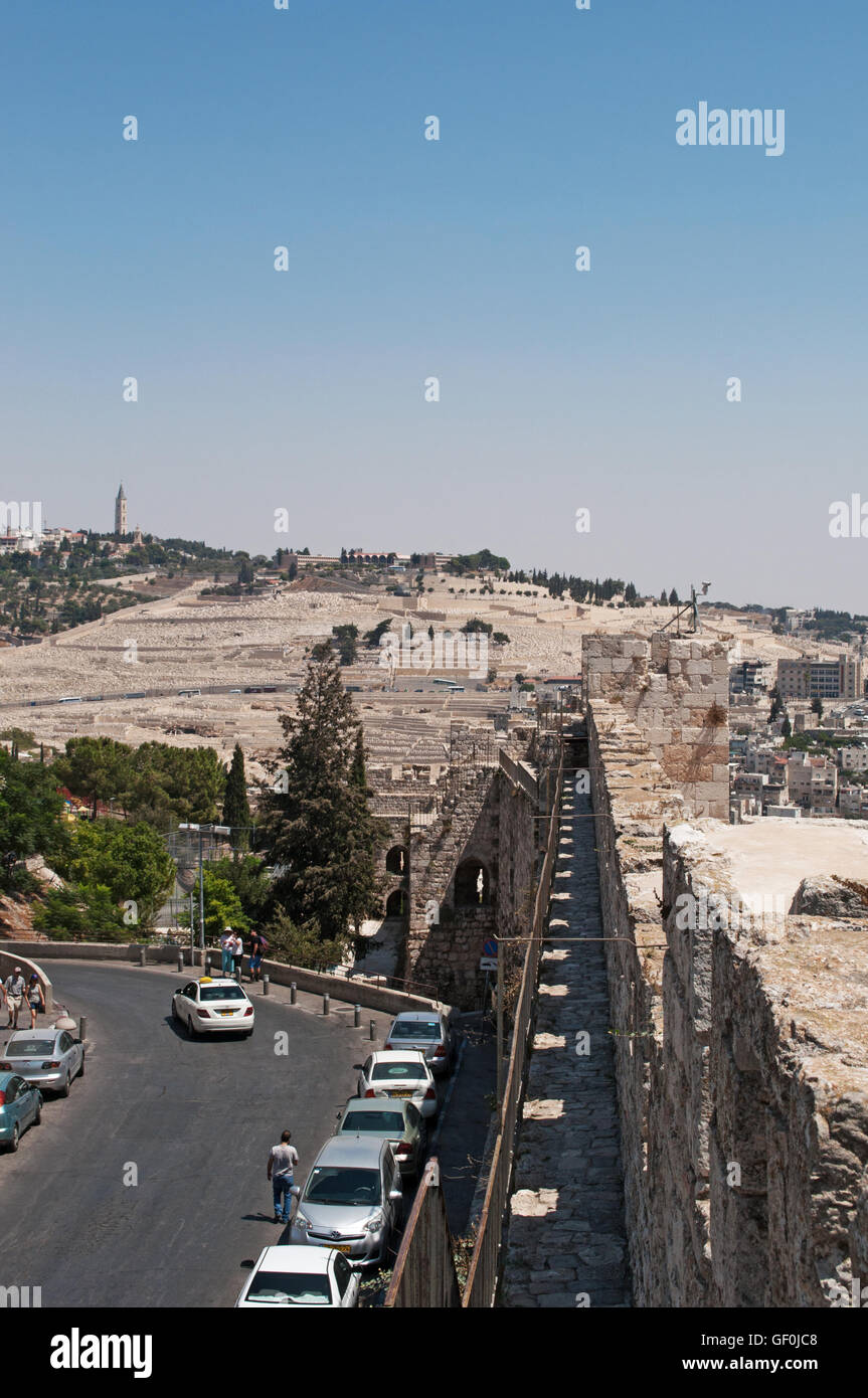Jerusalem, Israel: Der Ölberg von den alten Mauern der alten Stadt ...