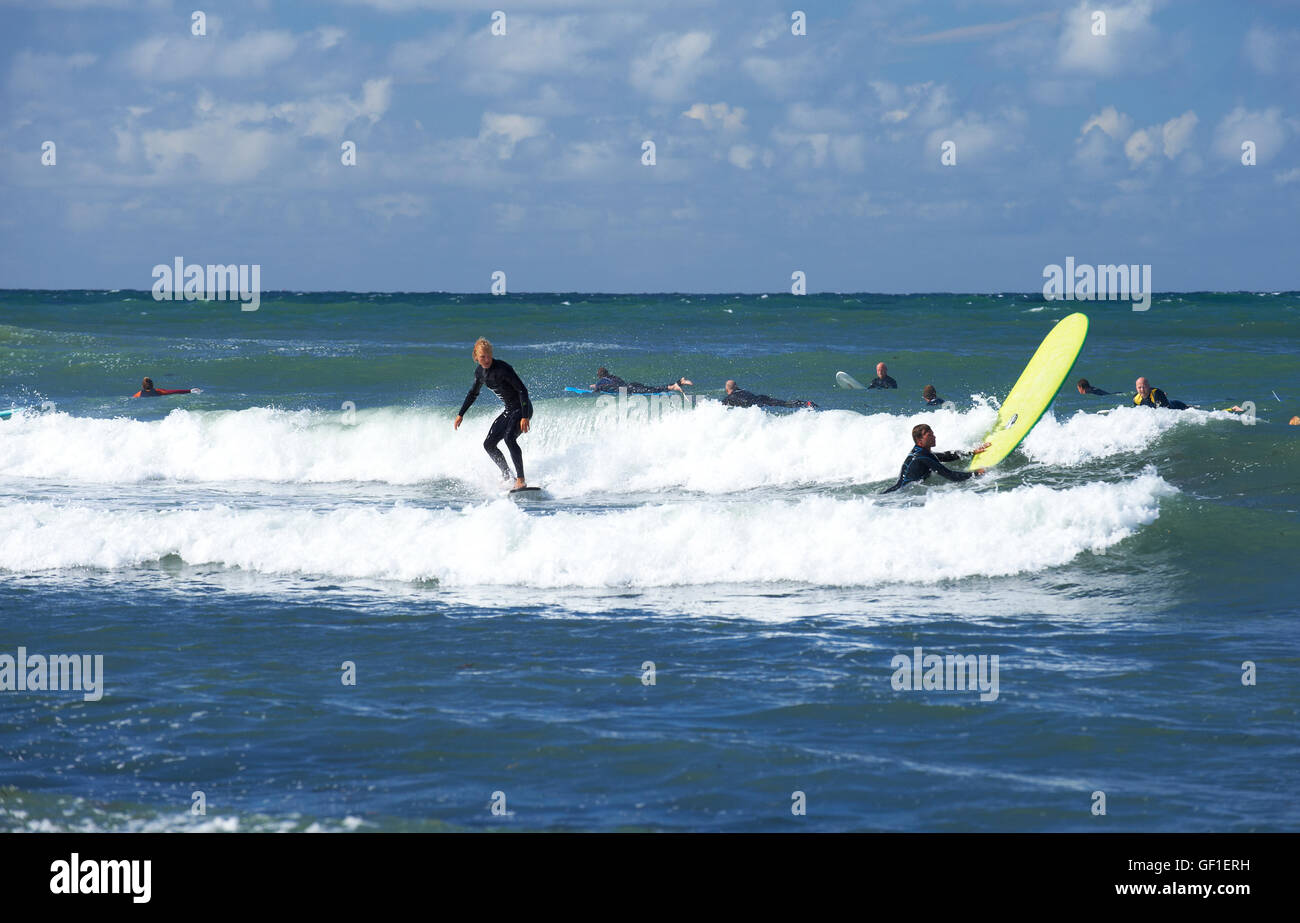 Surfen in den Gewässern der Nordsee vor der Küste West - Jütland ...