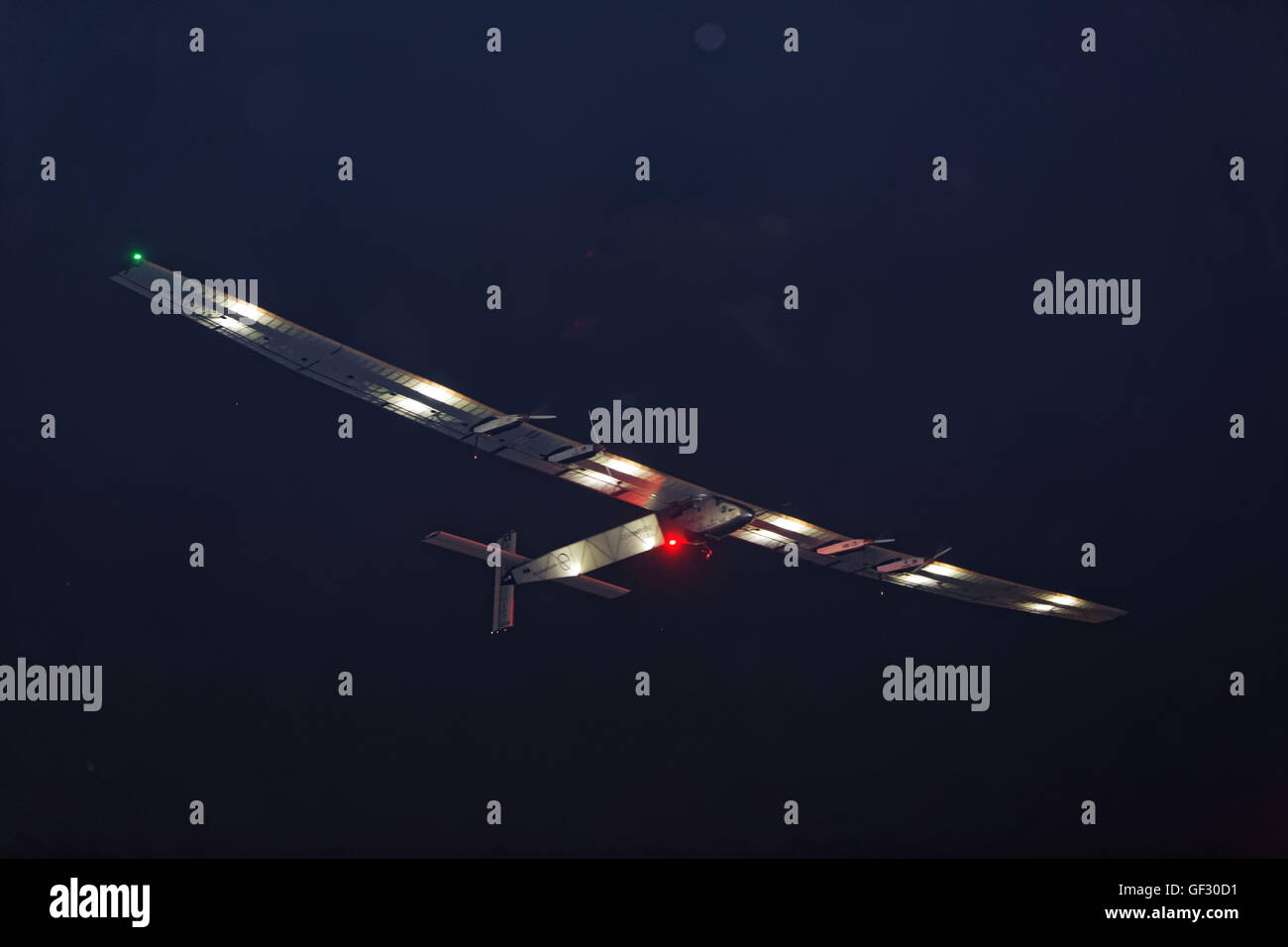 Bertrand Piccard der Schweiz Piloten seiner betriebene Solarflugzeug ...