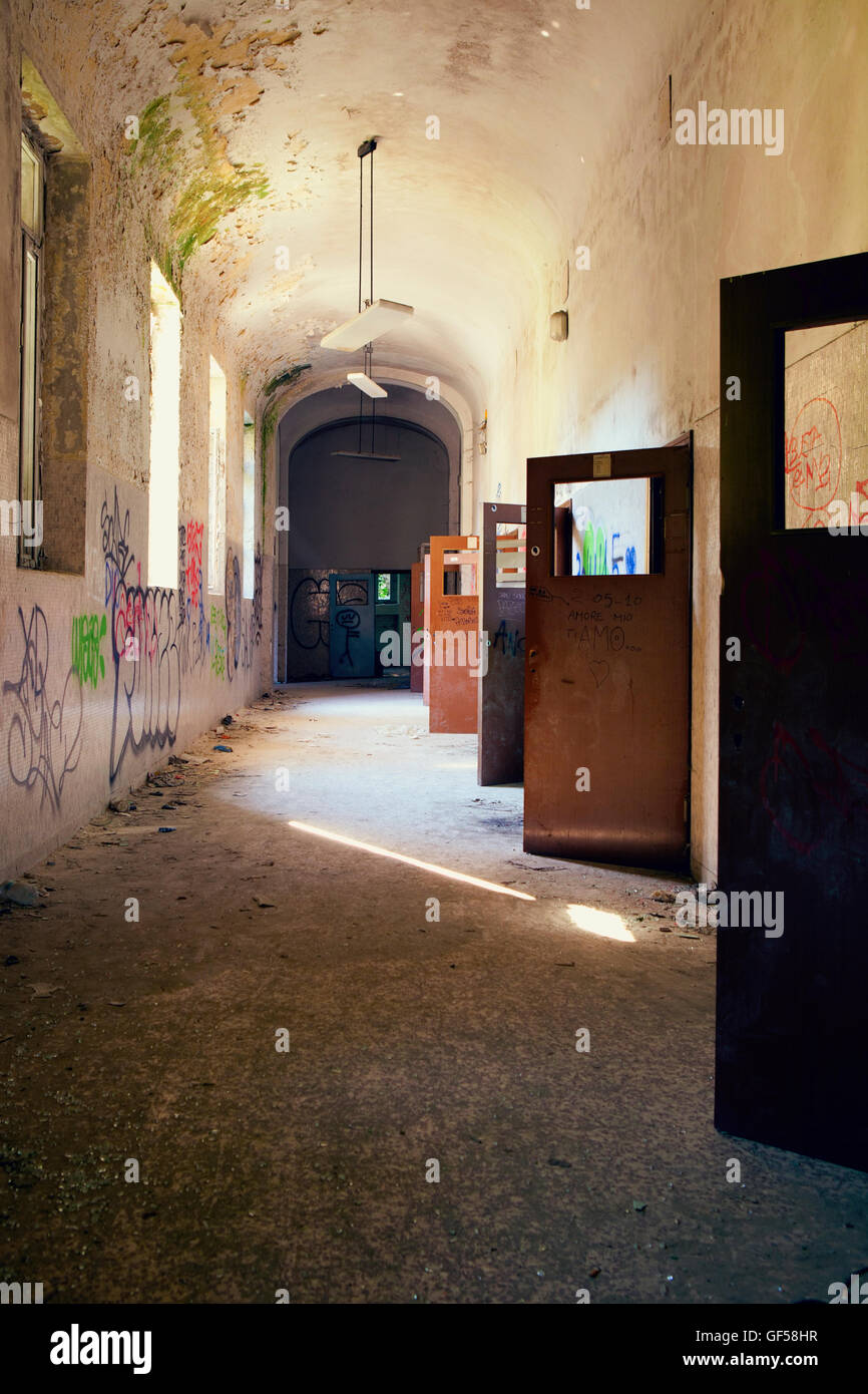 Verlassenes irrenhaus -Fotos und -Bildmaterial in hoher Auflösung – Alamy