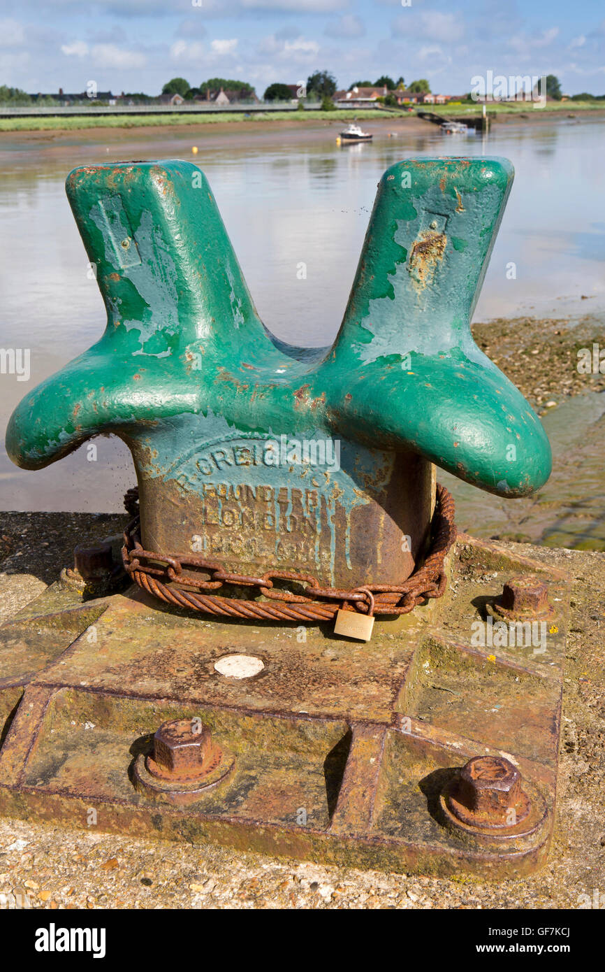 Poller am kai zum festmachen -Fotos und -Bildmaterial in hoher ...