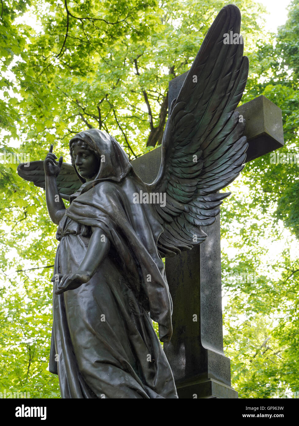 Europa Bayern München Friedhof Ostfriedhof Skulptur Bronze grün ...