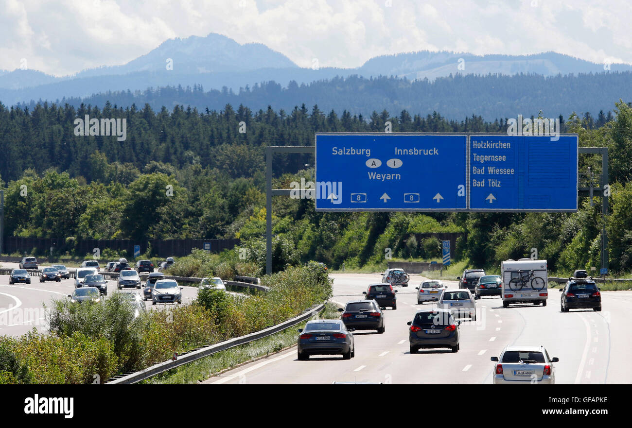 Irschenberg, Deutschland. 30. Juli 2016. Autofahrer fahren auf der ...