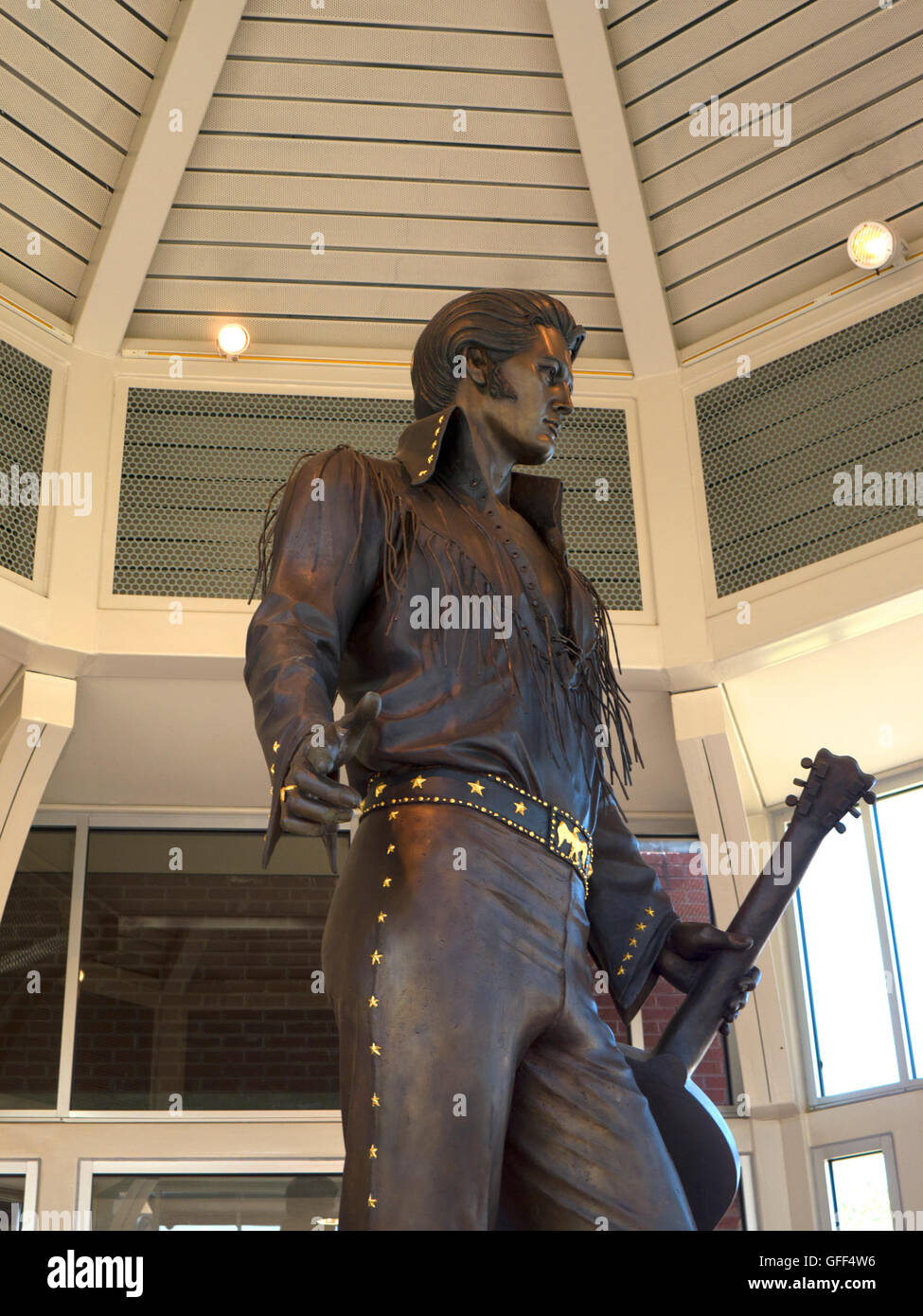Elvis statue memphis -Fotos und -Bildmaterial in hoher Auflösung – Alamy