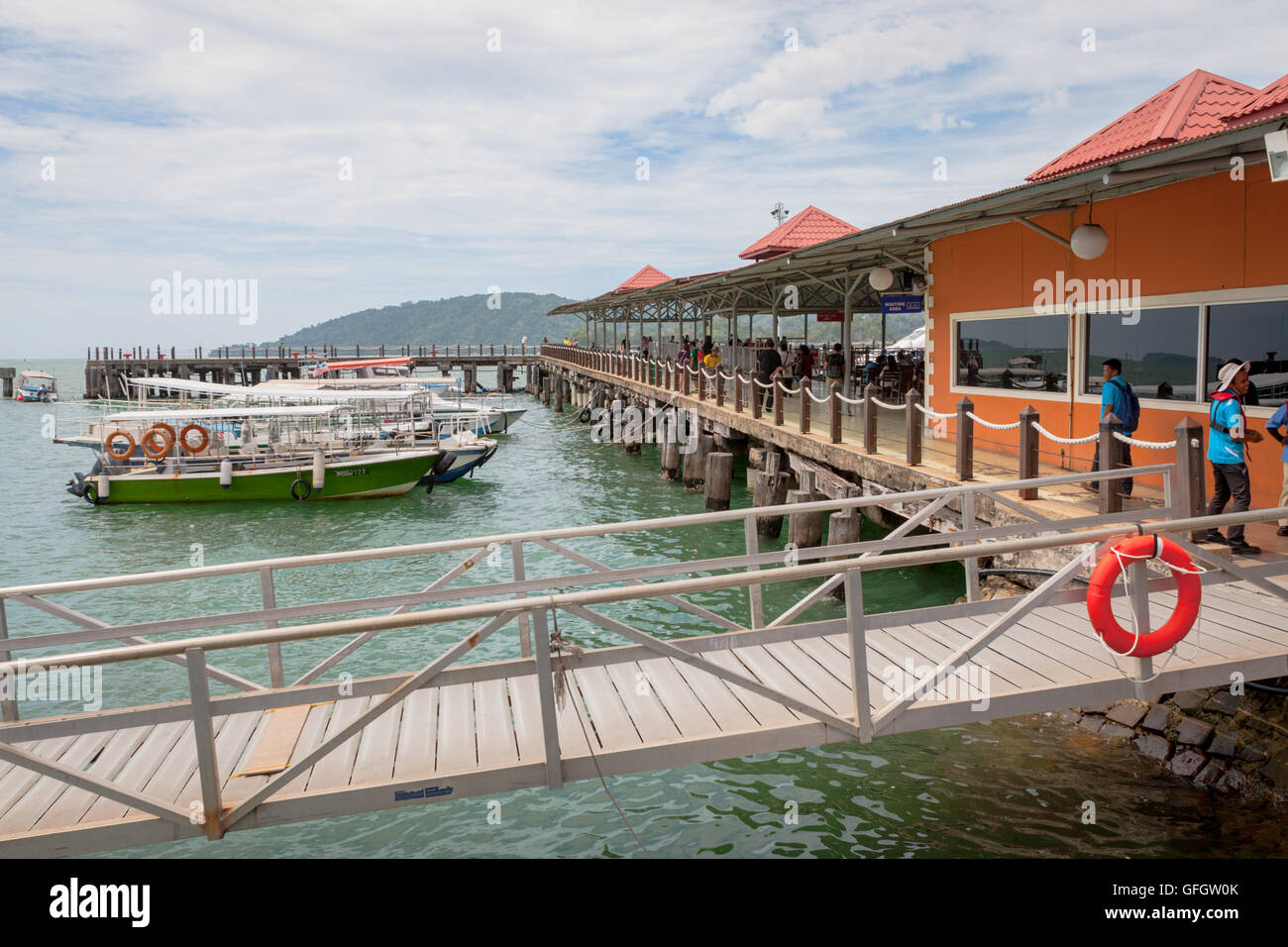Tourism jesselton pier -Fotos und -Bildmaterial in hoher Auflösung – Alamy