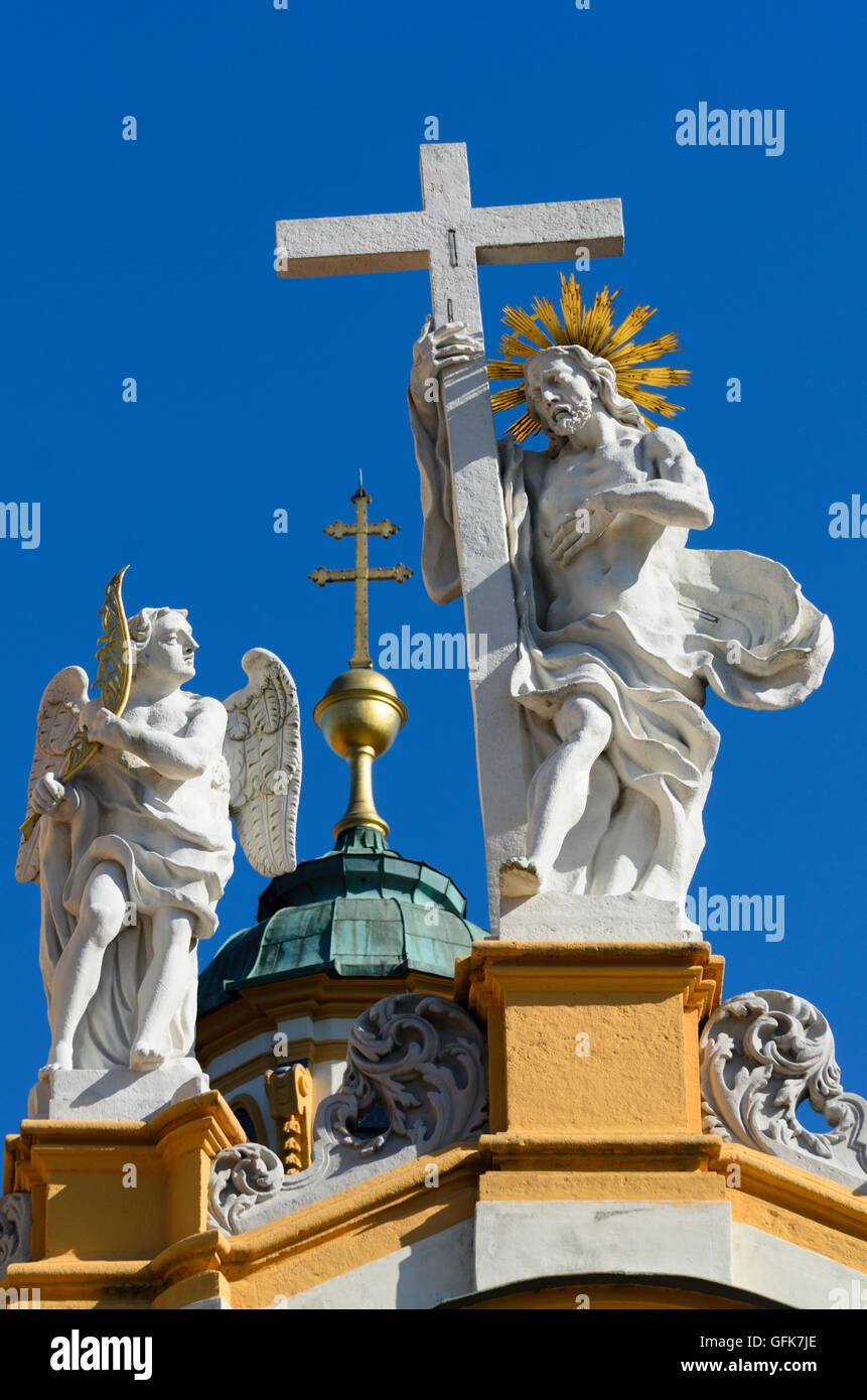 Melk: Melk Abtei Kloster: Turm der Kirche und monumentale Statue des auferstandenen Christus ...