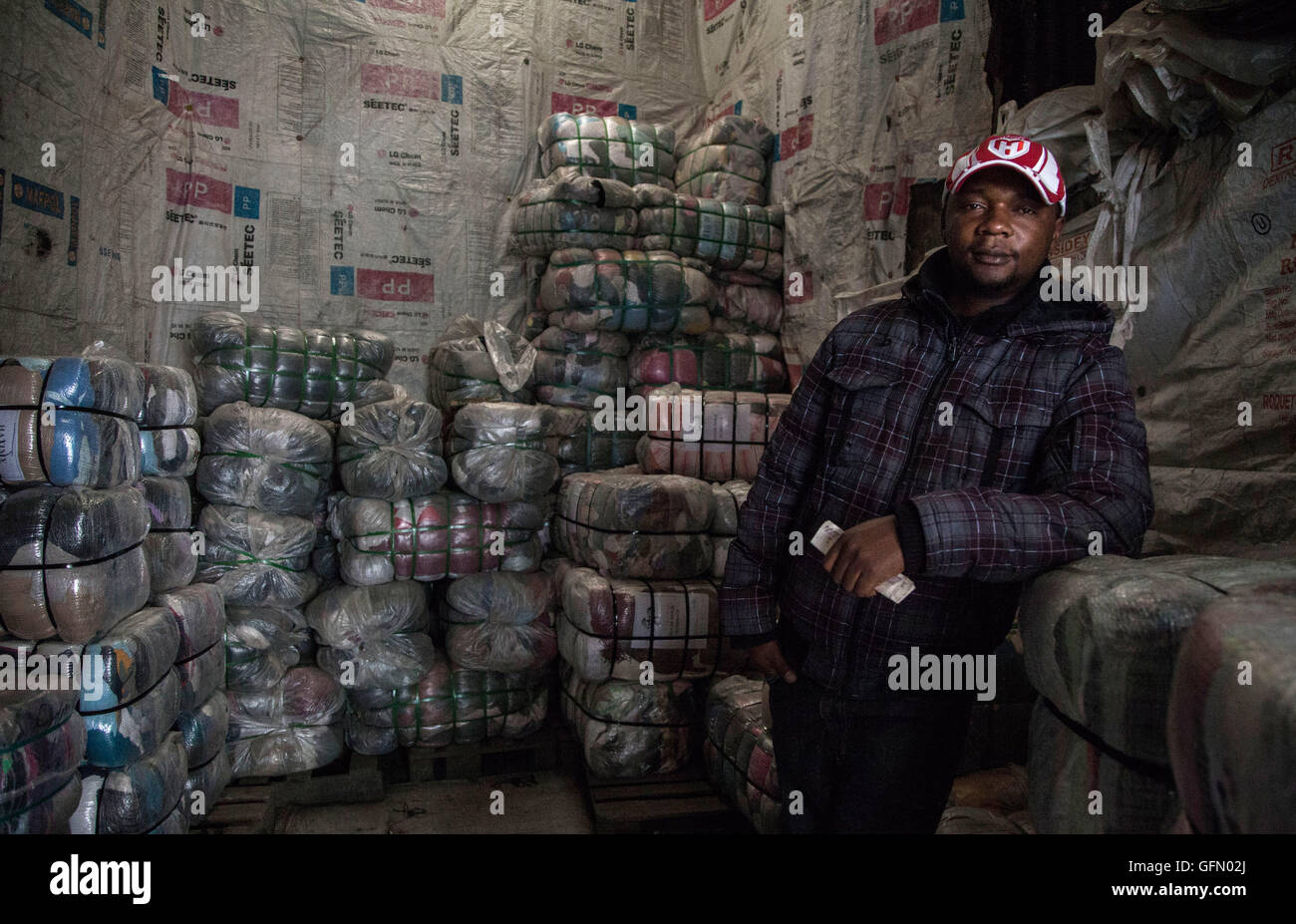 Durchschnitt zwei monate -Fotos und -Bildmaterial in hoher Auflösung ...