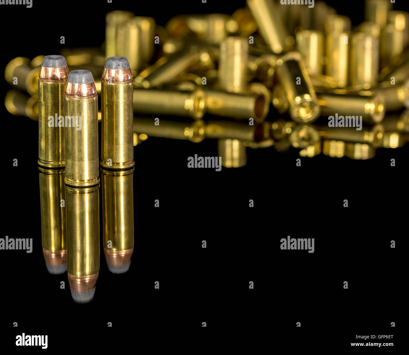 Gun bullets -Fotos und -Bildmaterial in hoher Auflösung - Seite 2 - Alamy