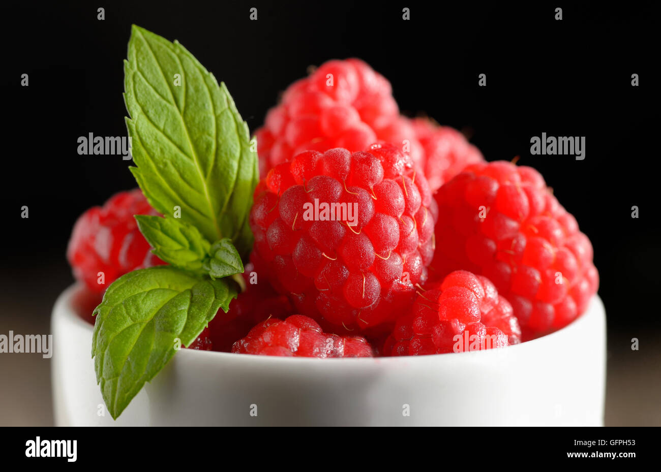 Himbeeren in der natur -Fotos und -Bildmaterial in hoher Auflösung – Alamy