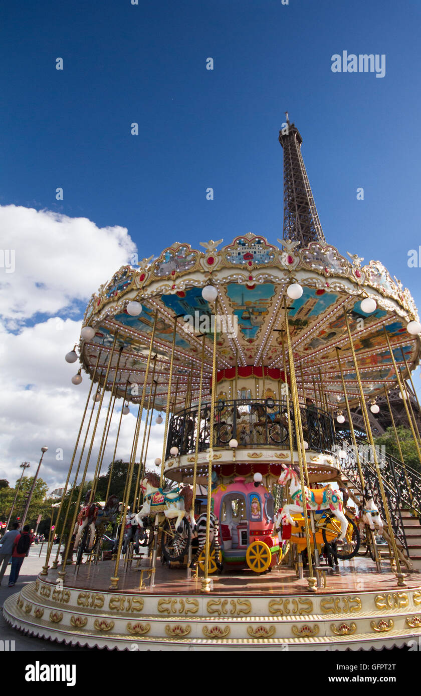 Paris eiffelturm karussell -Fotos und -Bildmaterial in hoher Auflösung ...