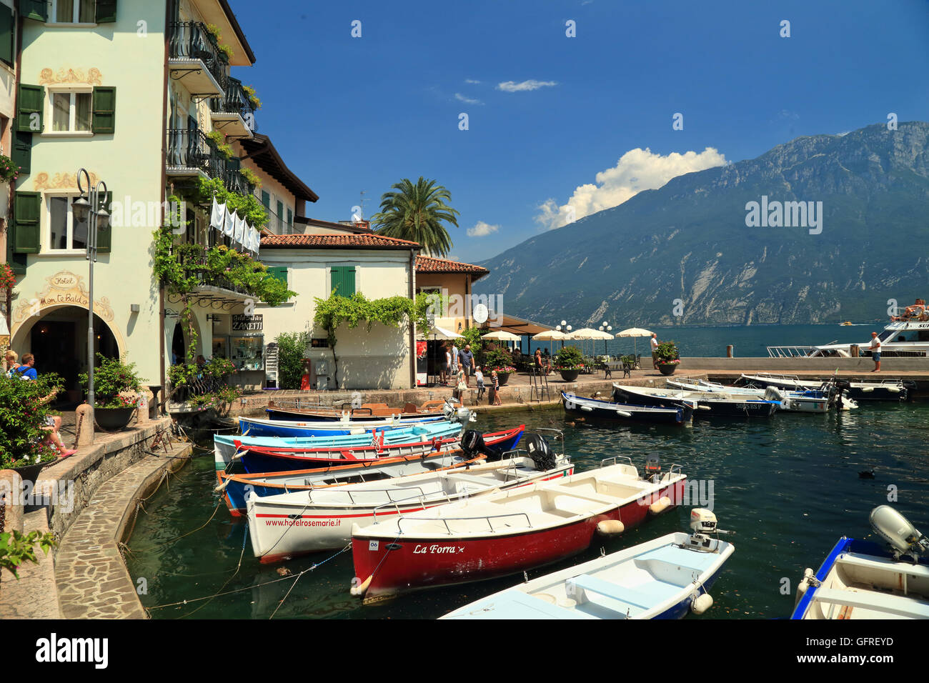 Limone sul garda am gardasee -Fotos und -Bildmaterial in hoher ...