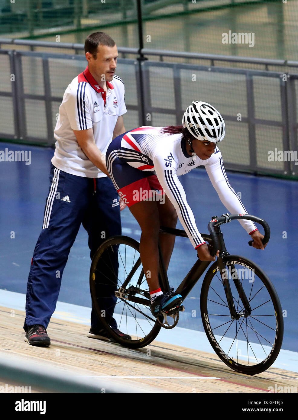 Trainer jon pett -Fotos und -Bildmaterial in hoher Auflösung – Alamy