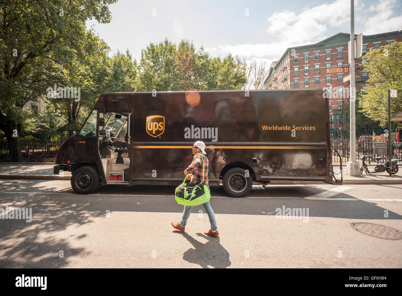 Ups truck delivery van -Fotos und -Bildmaterial in hoher Auflösung – Alamy
