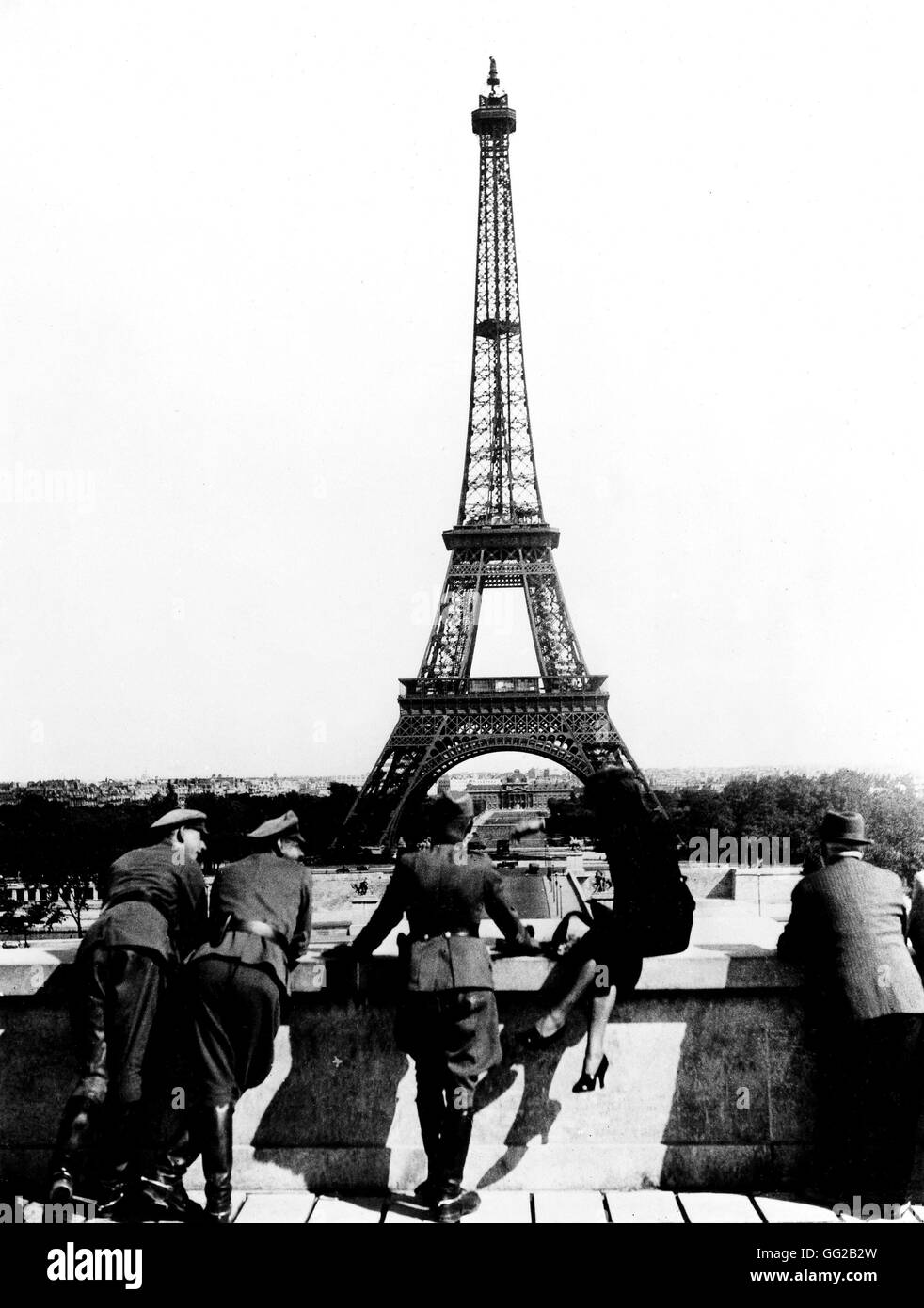 Krieg paris 1940 frau -Fotos und -Bildmaterial in hoher Auflösung – Alamy