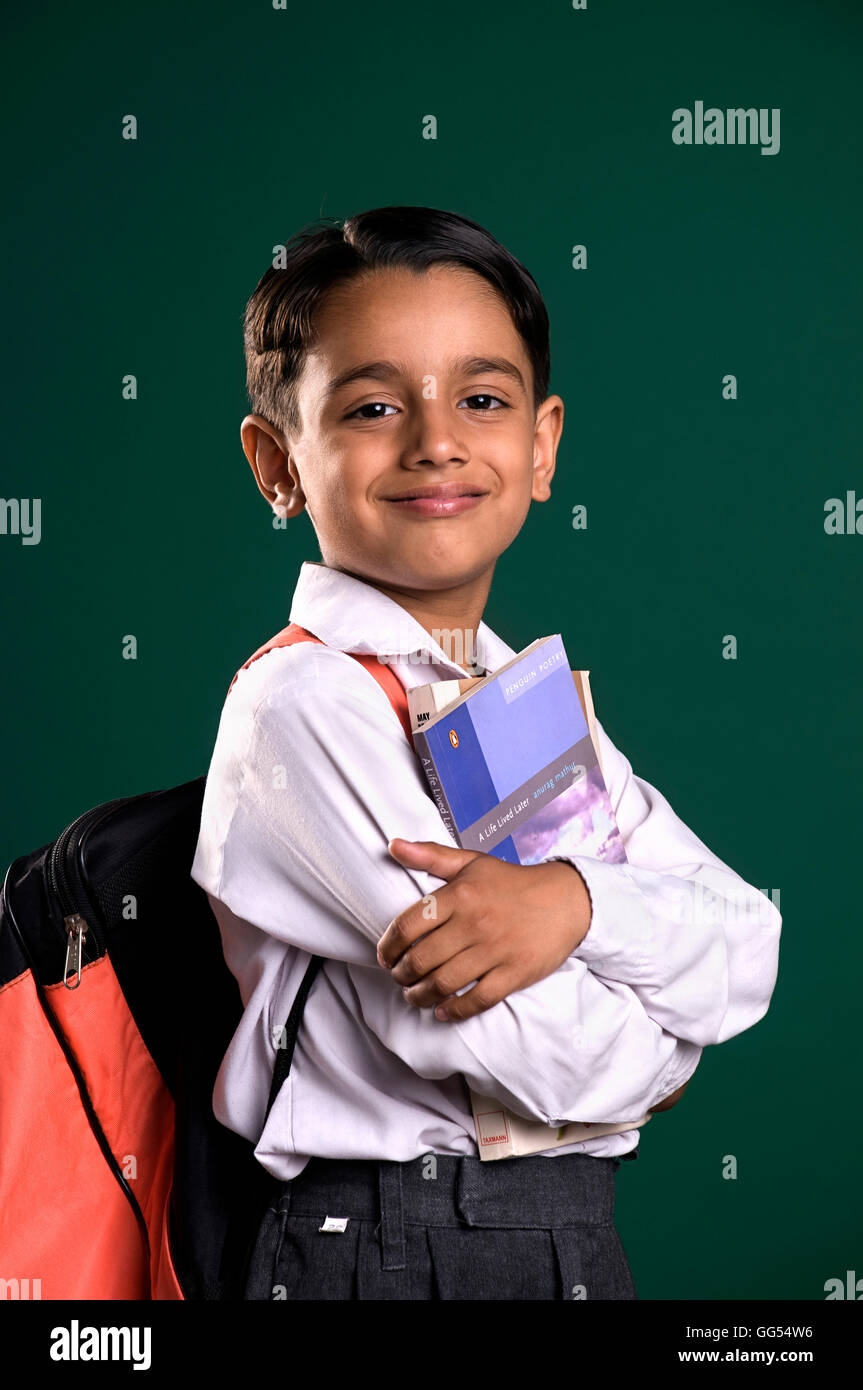 Indische kinder gehen zur schule -Fotos und -Bildmaterial in hoher Auflösung – Alamy