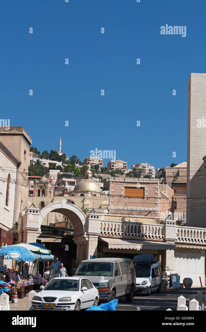 Naher Osten: Strassen und Skyline von Nazareth, die Hauptstadt und die ...