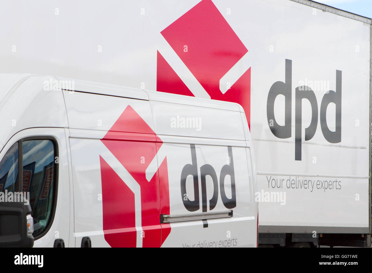 Dpd Parcel Delivery Stockfotos und -bilder Kaufen - Alamy