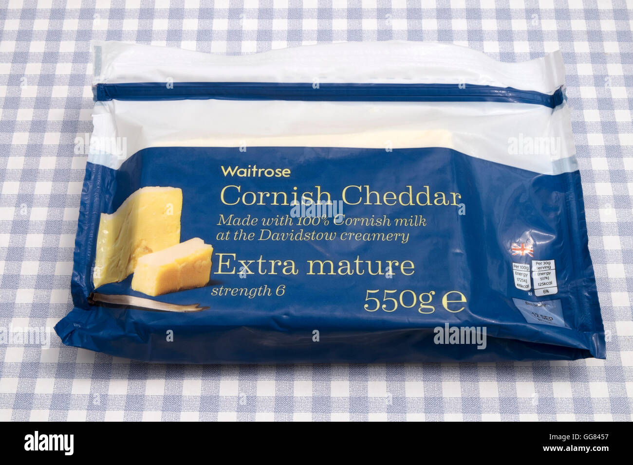 Waitrose Extra Reifen Cornish Cheddar-Käse Stockfotografie - Alamy