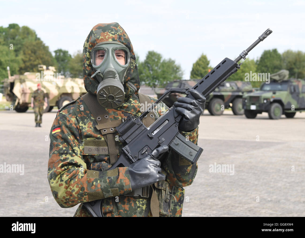 Bruchsal, Deutschland. 10. August 2016. Ein Soldat der Bundeswehr die ...