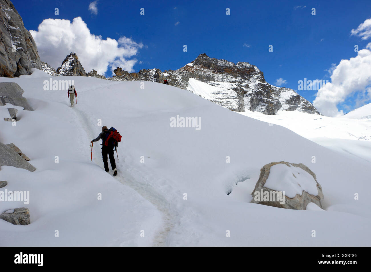 Zwei bergsteiger gipfel -Fotos und -Bildmaterial in hoher Auflösung – Alamy