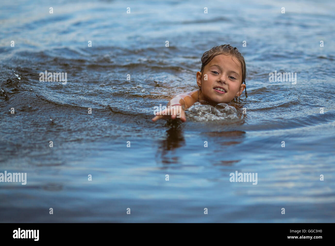 Fluss schwimmen -Fotos und -Bildmaterial in hoher Auflösung – Alamy
