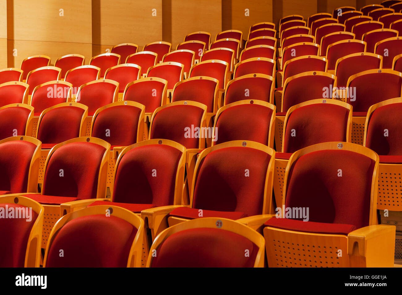 Spielplatz theater -Fotos und -Bildmaterial in hoher Auflösung – Alamy