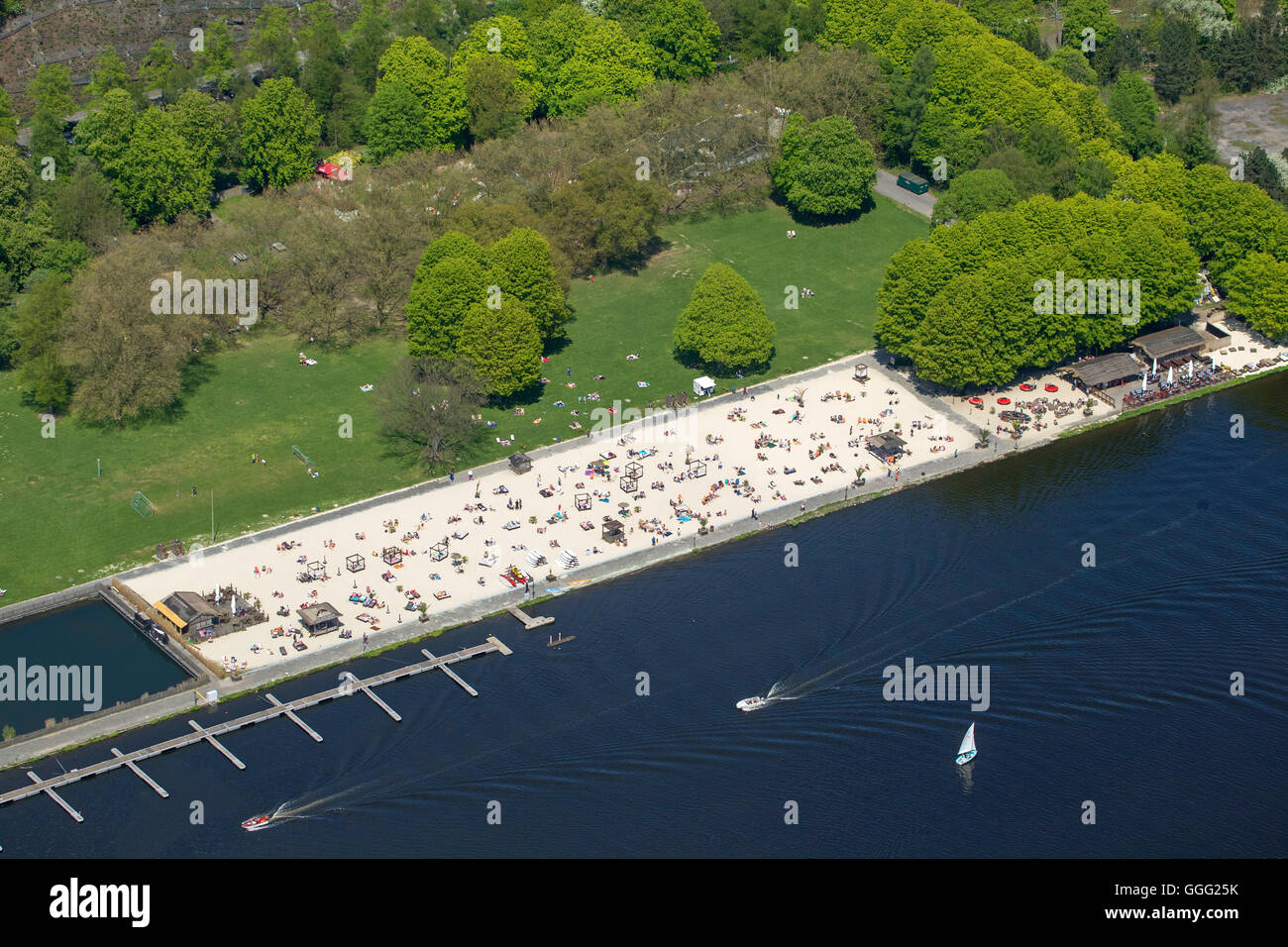 Luftaufnahme, Luftbild von Essen, Baldeneysee am Meer mit Strand ...