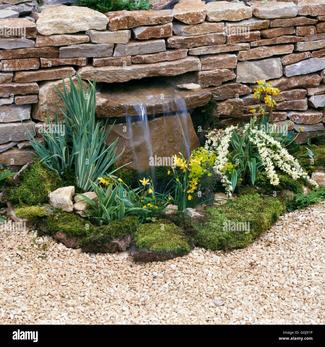 Brunnen-Wasser-Funktion - (bitte Kredit: Fotos Gartenbau / Land Gdn ...