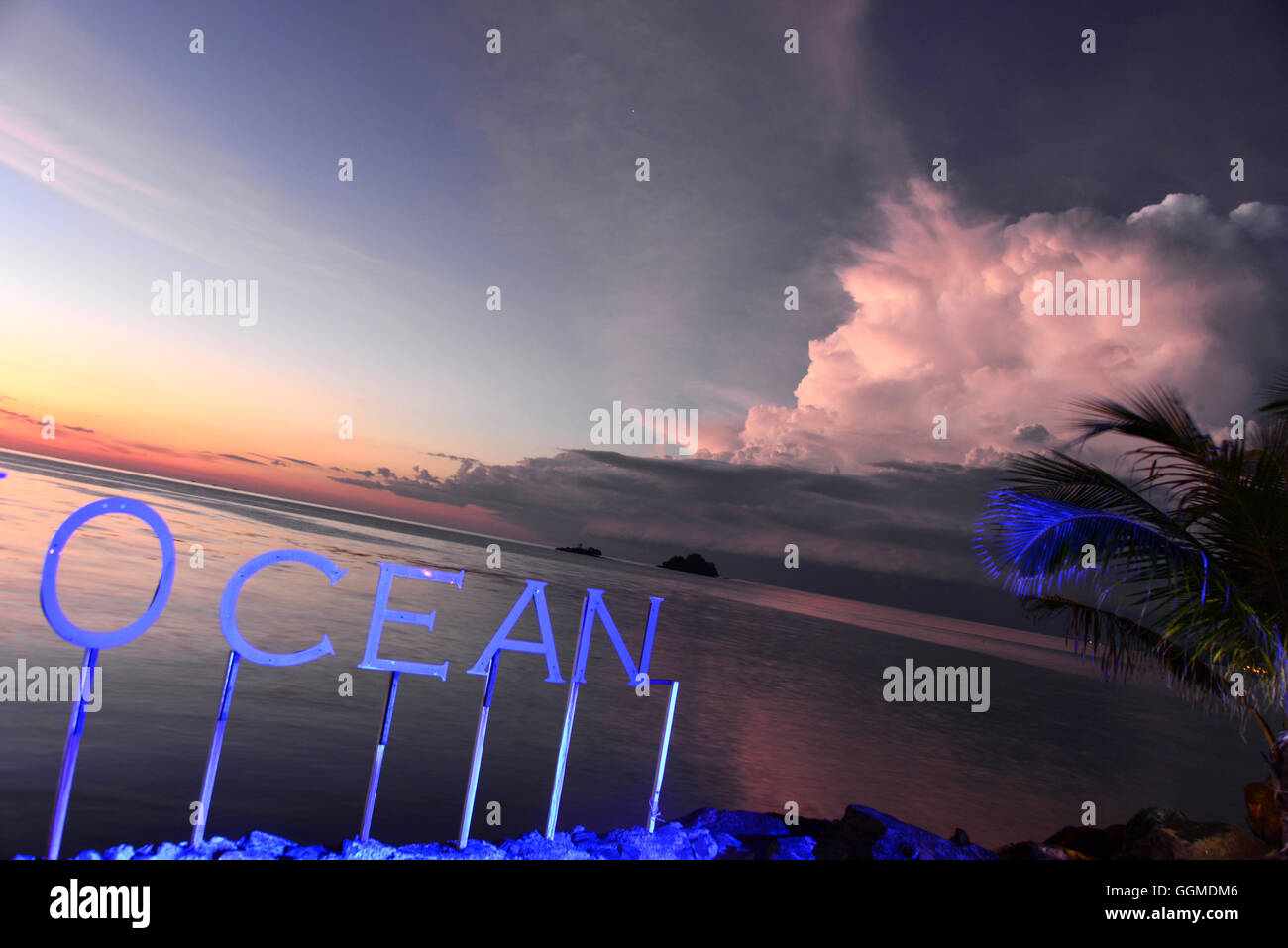 Sonnenuntergang am kai bae strand -Fotos und -Bildmaterial in hoher ...