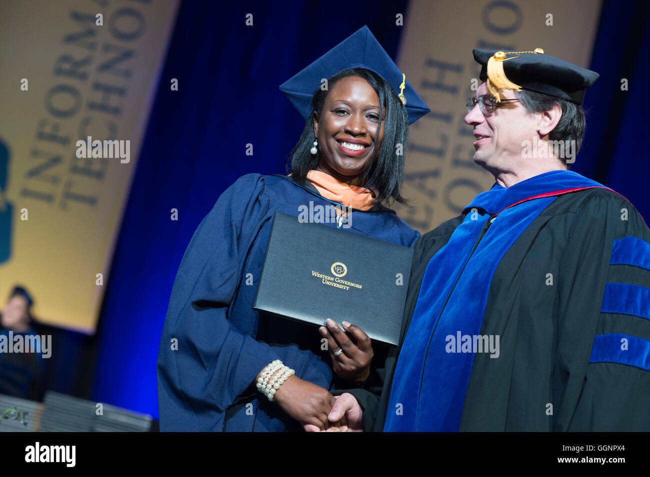 Graduation cap diploma -Fotos und -Bildmaterial in hoher Auflösung – Alamy