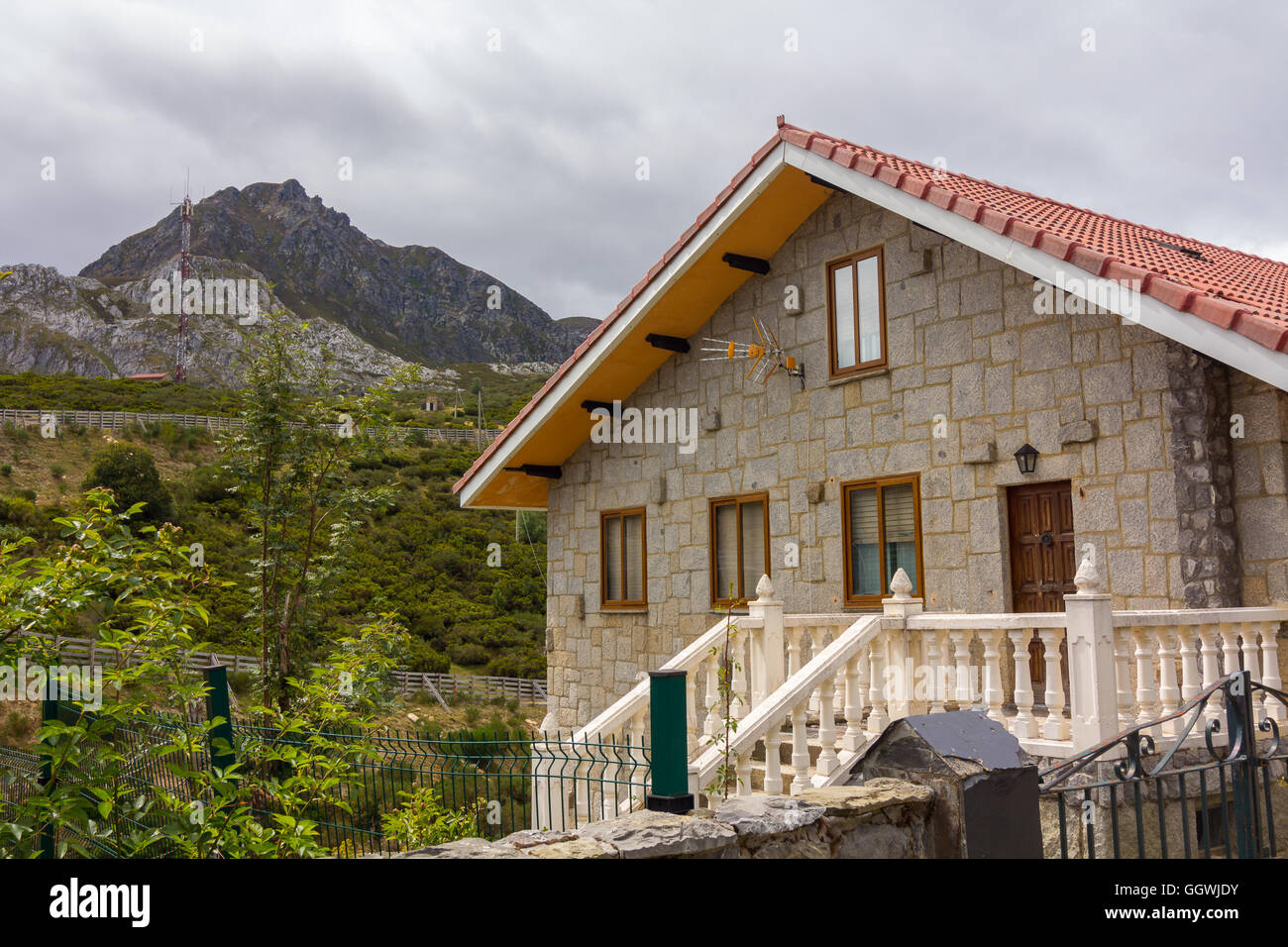 Schöne hauser -Fotos und -Bildmaterial in hoher Auflösung – Alamy
