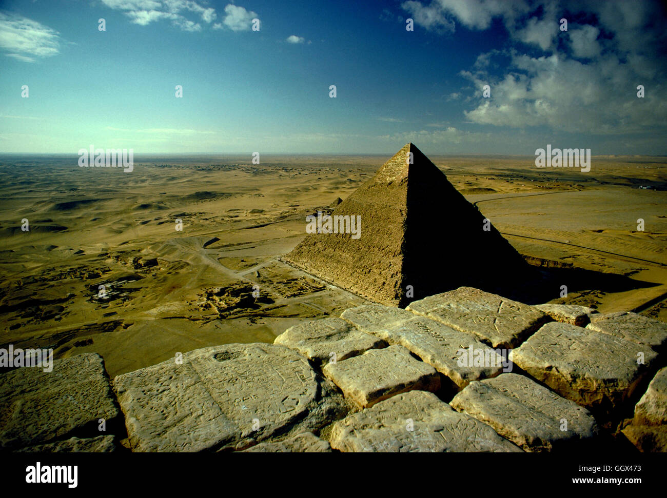 Pyramide gizeh spitze -Fotos und -Bildmaterial in hoher Auflösung – Alamy