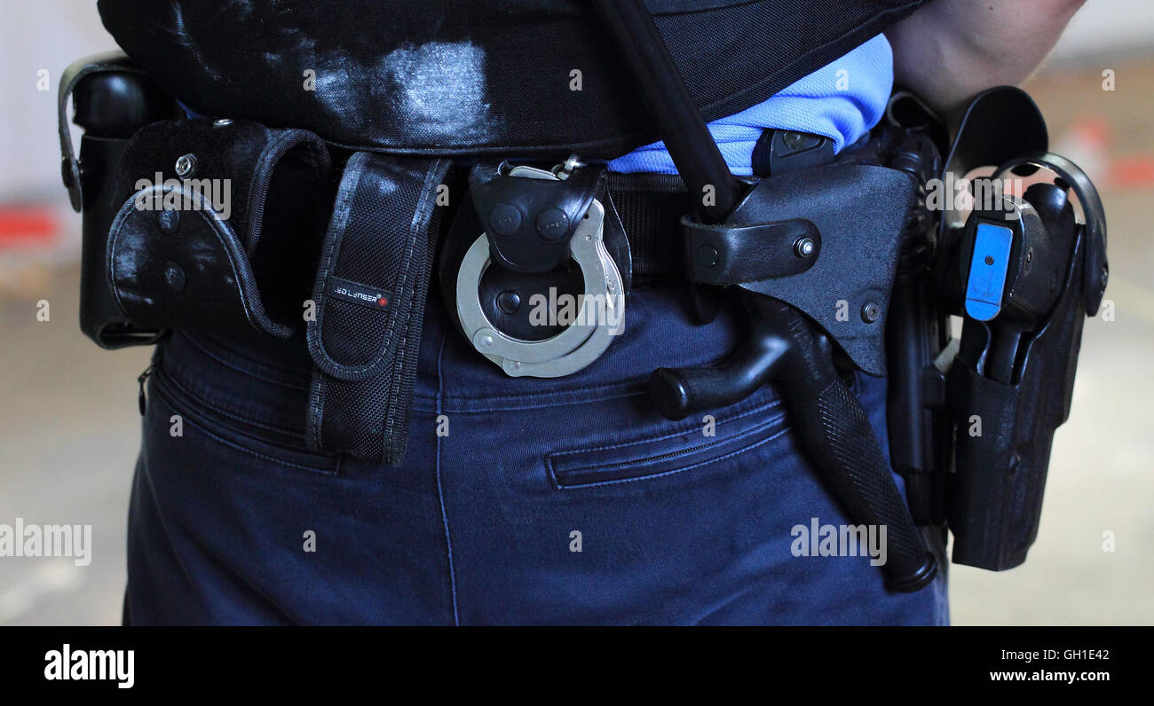 Seeland, Deutschland. 8. August 2016. Der Gürtel der Polizei Trainee ...