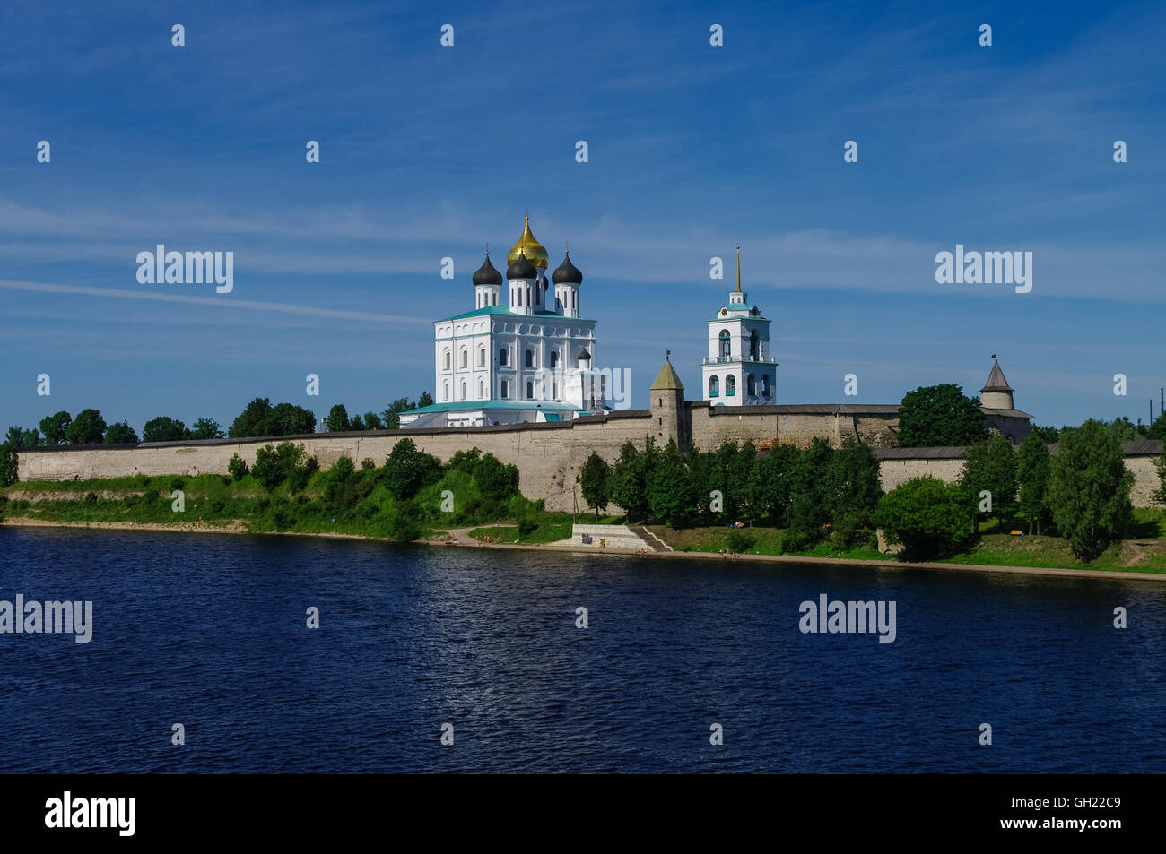 Dreifaltigkeitskathedrale von pskow -Fotos und -Bildmaterial in hoher ...