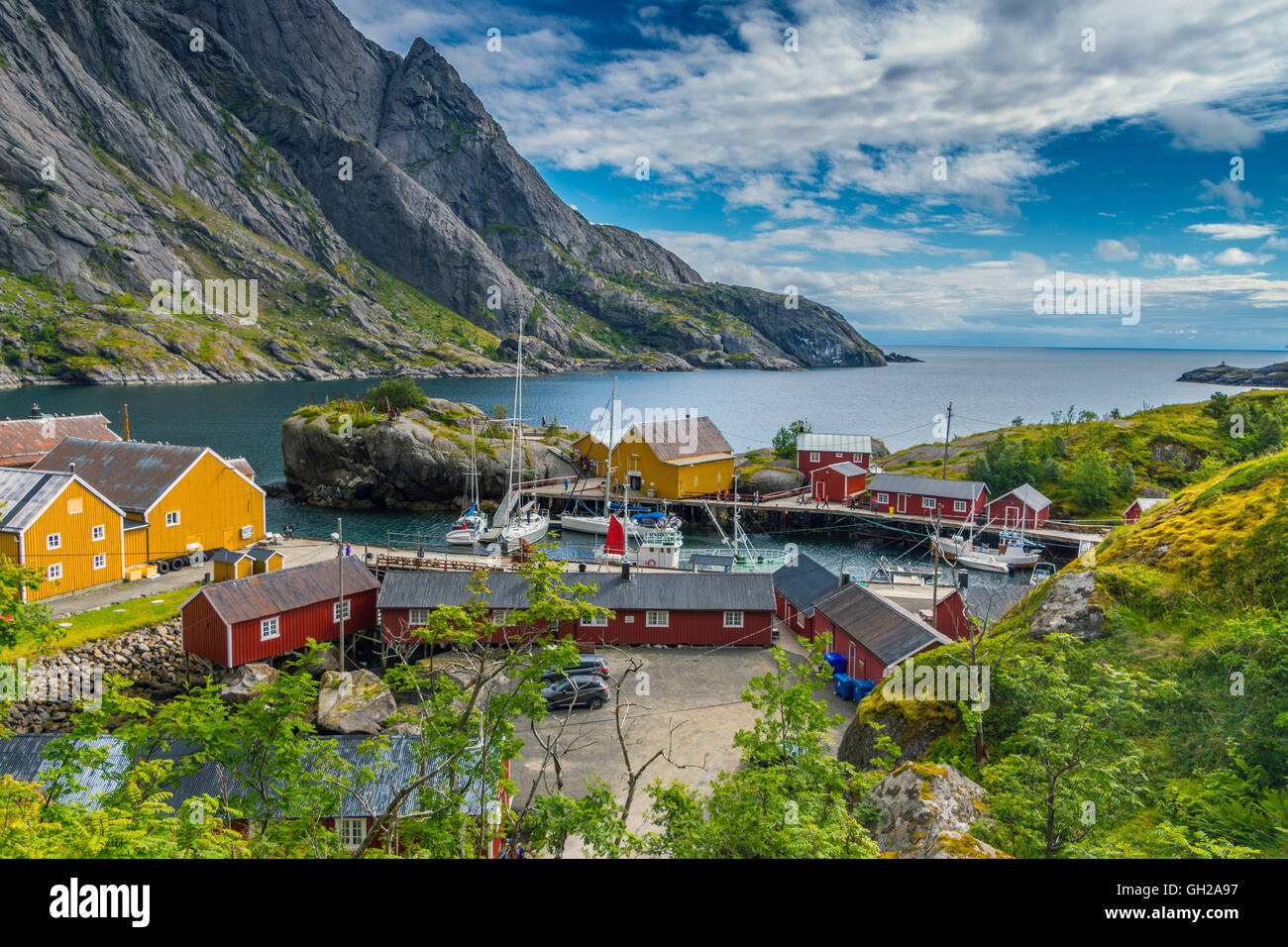 Fischerdorf Nusfjord, Fjord, Lofoten, Norwegen Stockfotografie - Alamy