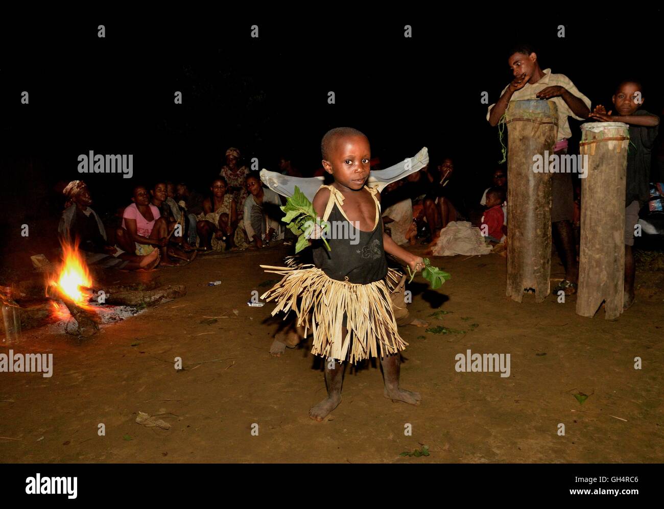 Geographie/Reisen, Kamerun, pygmy aus dem Stamm der Bakoula im Dorf ...