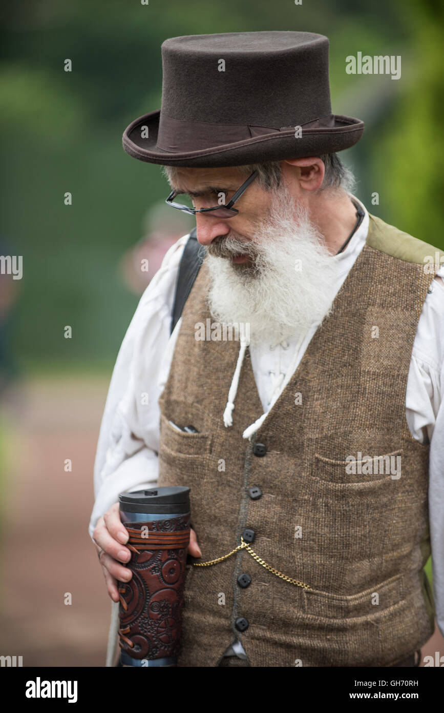 Alter mann mit einem weißen bart -Fotos und -Bildmaterial in hoher ...