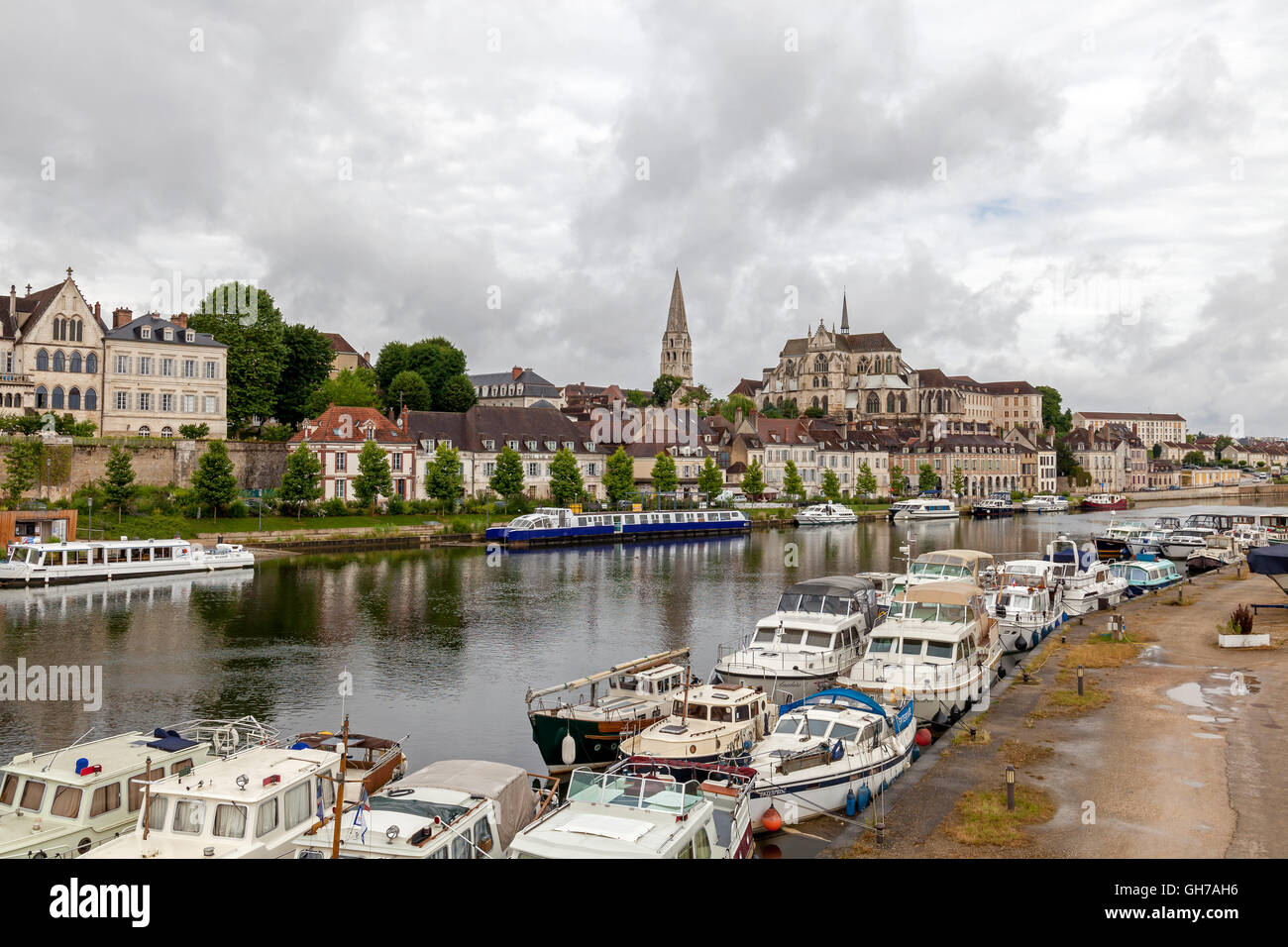Yonne burgunder -Fotos und -Bildmaterial in hoher Auflösung – Alamy