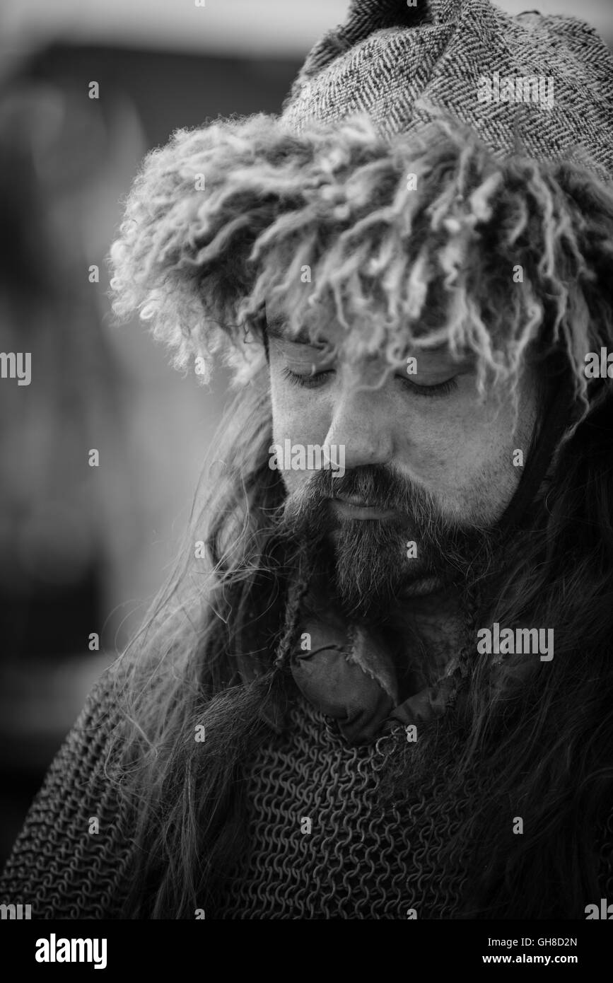 Wikinger kostüme -Fotos und -Bildmaterial in hoher Auflösung – Alamy