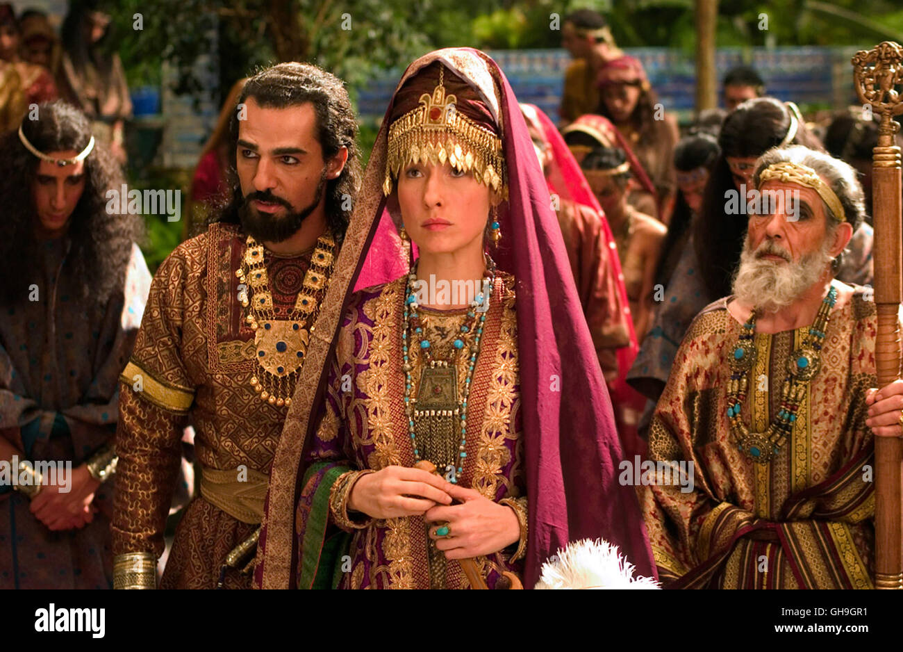 Pharnakes (EROL SANDER) Und Chares (MOHAMED TSOULI) Stellen Prinzessin ...